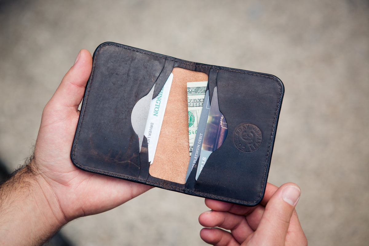 Hand-Stitched Engraver's Scroll Bifold Wallet – Colladay Leather